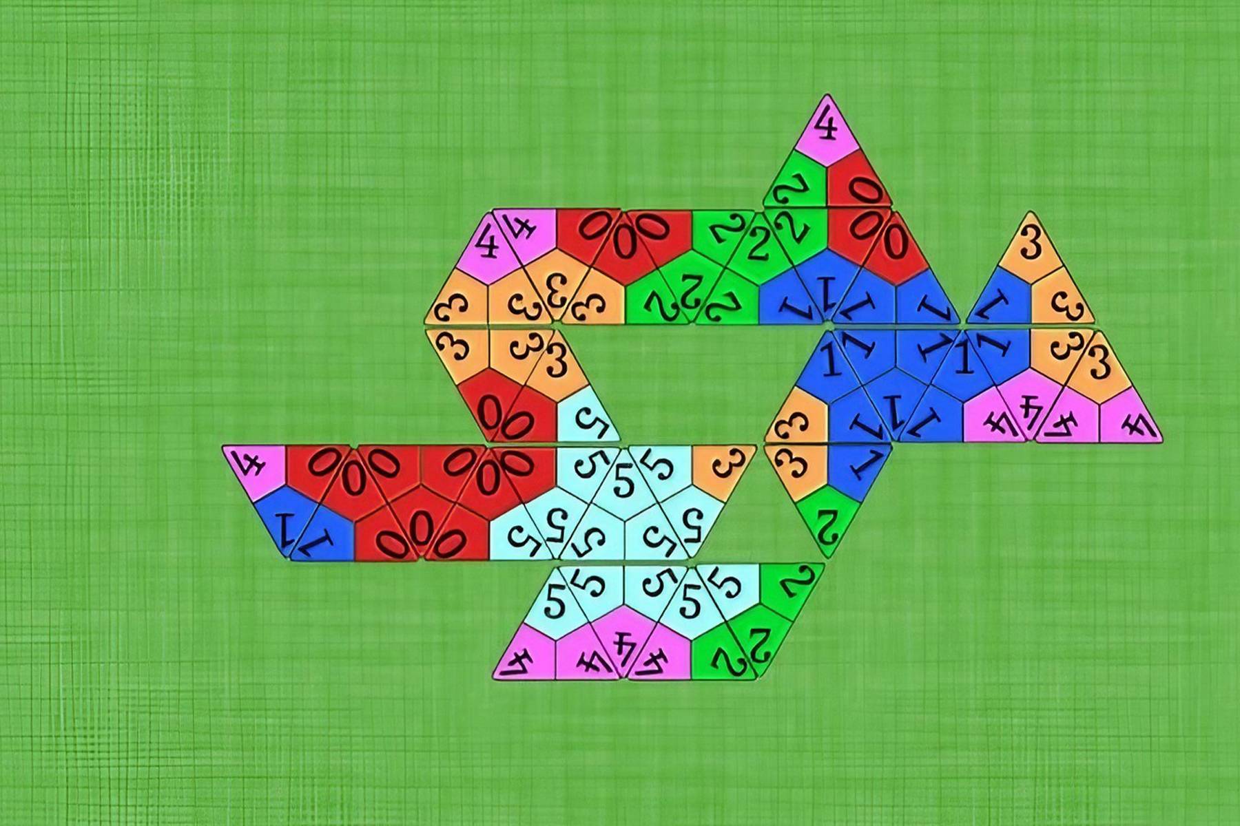 Triminos, dominoes triangles - WGPlayground.com